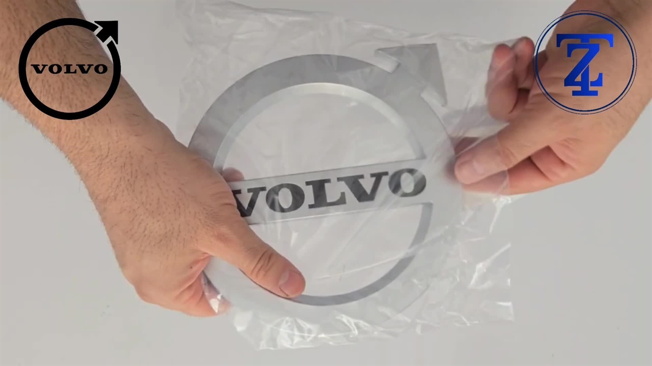 آرم ولوو اصلی جلو پنجره نیو فیس - زدتراک - نماشا